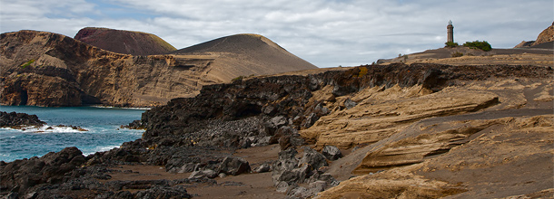 Faial op de Azoren: vulkanen, zwarte stranden en walvissen | Portugal ...